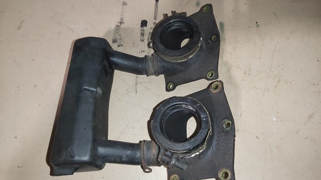1994-1996 Yamaha Vmax 500/600 Intake Boots (Pair) With Air Chamber ...
